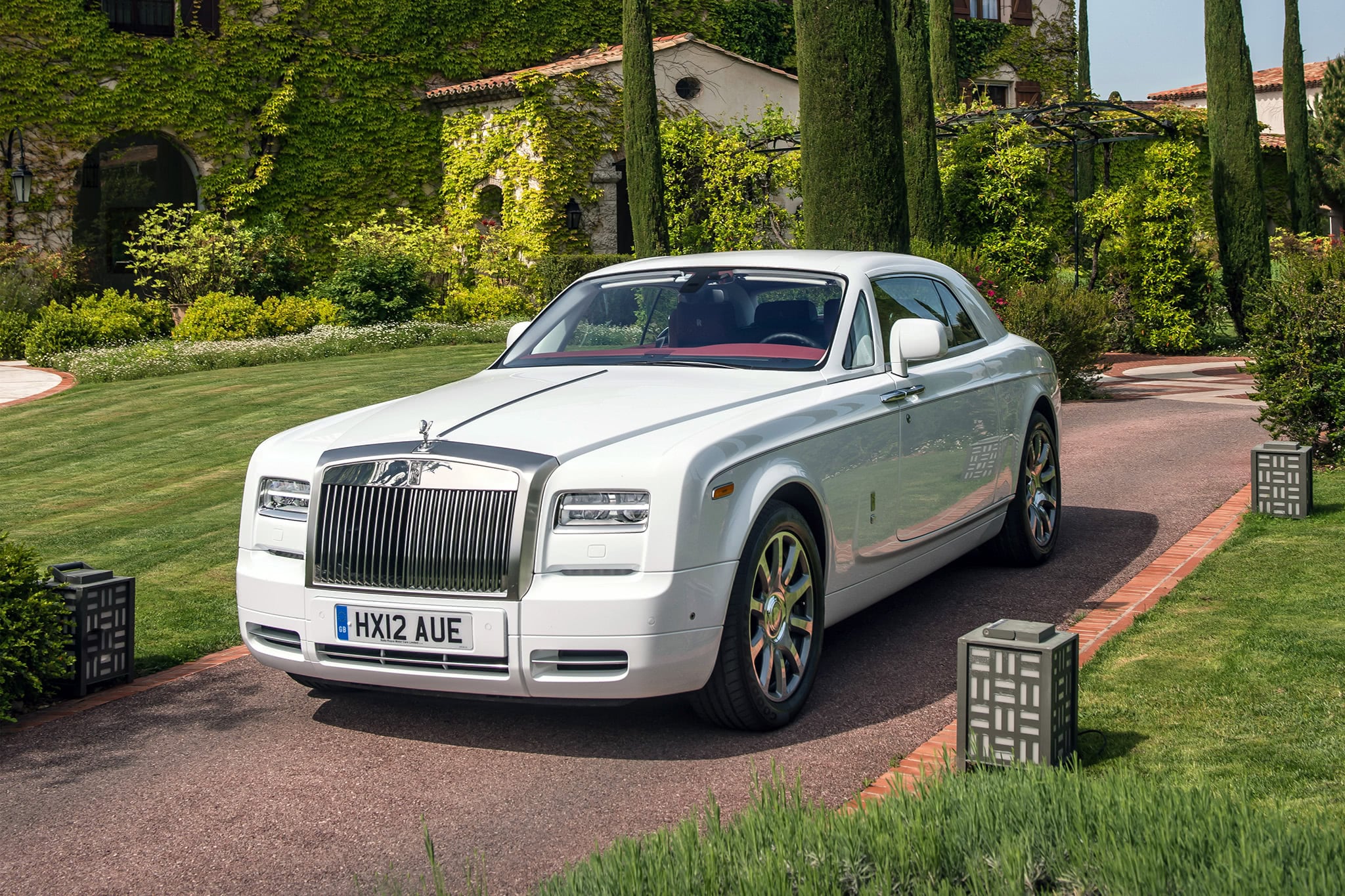 Top 10 Most Luxurious Cars of 2015 - Solo Auto Electronics