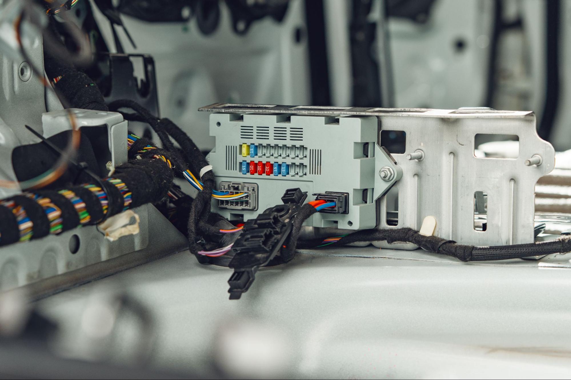 Body Control Module Problems: 5 Symptoms to Know - Solo Auto